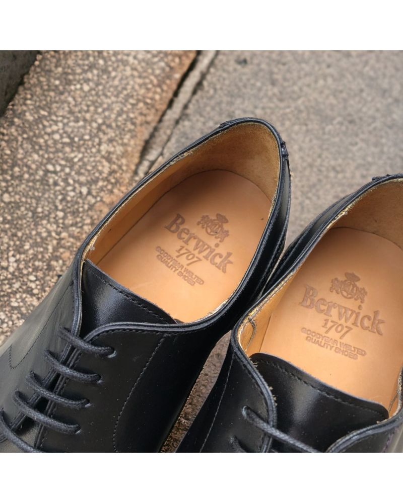 Derbie Berwick 3566 - Élégance intemporelle en cuir noir
